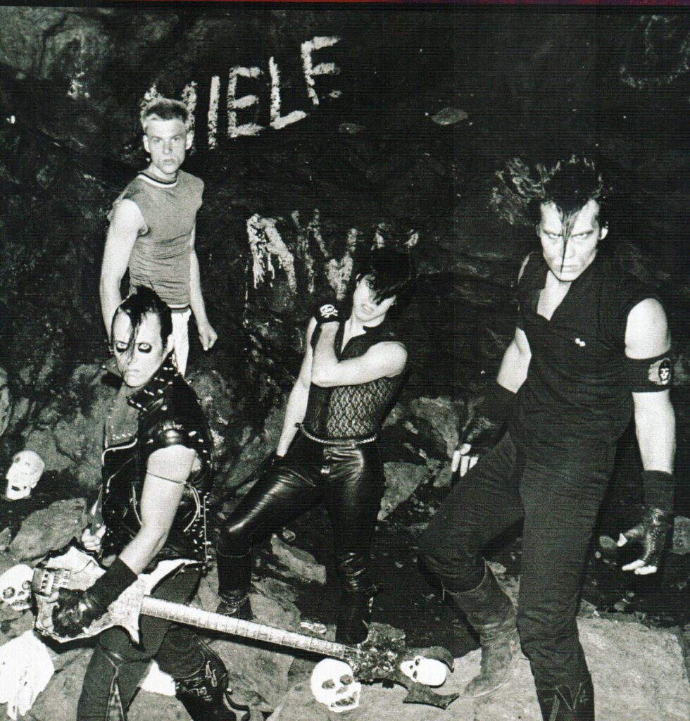 Conheça a história completa dos Misfits, banda que inventou o horror ...